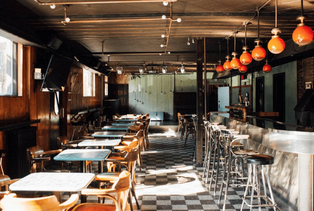 Bar de Courcelle : le dive-bar de prédilection de St-Henri - Tastet